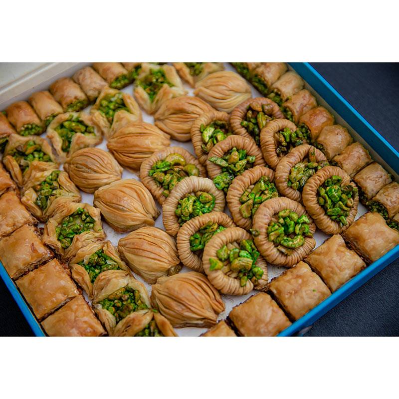 Baklava Family Box (64 pcs, 2 kg) from Taza Treats - Send Gifts and ...